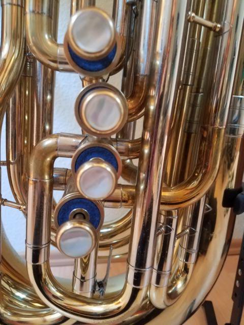 Biete: Profi-Tuba zu verkaufen - Kleinanzeige im Musiktreff-Marktplatz